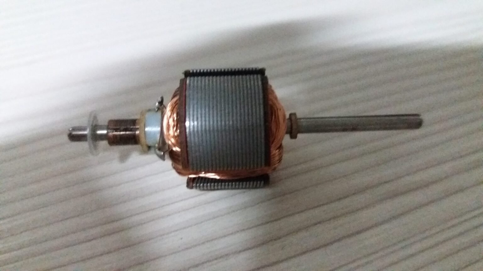 Como motores DC funcionam? - Electrical e-Library.com